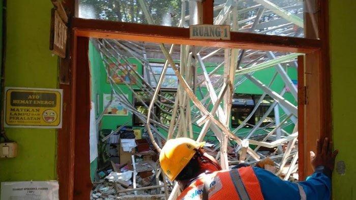 Atap Sekolah Ambruk Menimpa dan Menewaskan Ibu Guru dan Murid-murid, Ini Data Lengkap Korban ...