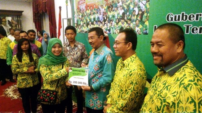 Atlet Mei Yulia Dapat Uang 200 Juta Buat Bahagiakan Keluarga - Tribun ...