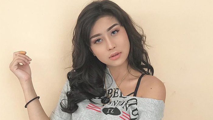 Selebgram Cantik Awkarin Mengaku Bahagia Putus Dari Sabian Tama, Begini ...