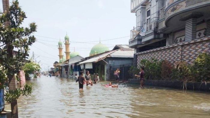 Peringatan Dini BMKG, Banjir Rob Diprediksi akan Berlangsung 5 Hari di Pesisir Belawan - Tribun ...