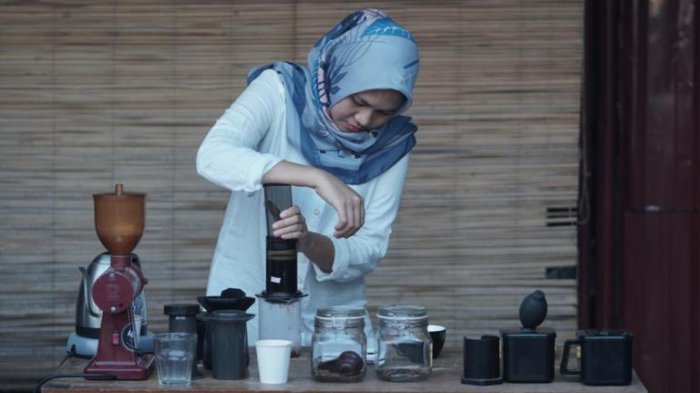 Milienials Ramai-ramai jadi Barista, Seperti Ini Pengalaman Ade Dwi Fadilah - Tribun-medan.com