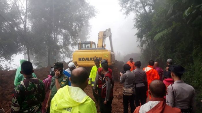 7 Peristiwa Bencana Banjir dan Longsor di Puncak Bogor Hingga Tewaskan 2 Orang - Halaman all ...