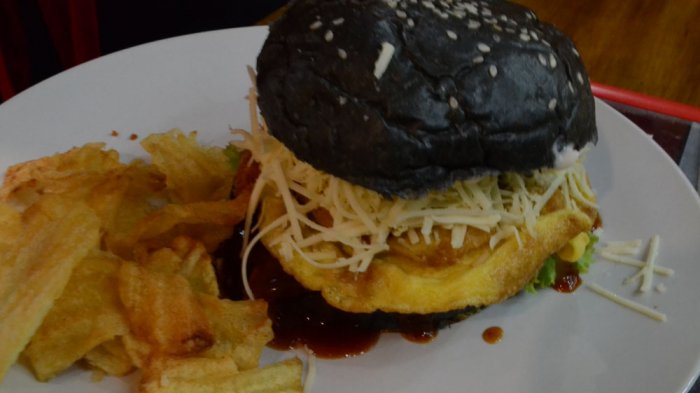 Ini Dia Burger Hitam yang Bikin Penasaran - Tribun-medan.com