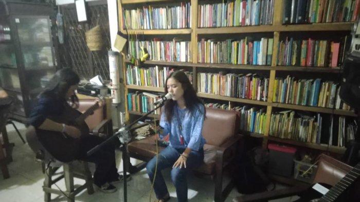 Literacy Coffee Gelar Busking Online, Hibur Masyarakat yang Terapkan ...