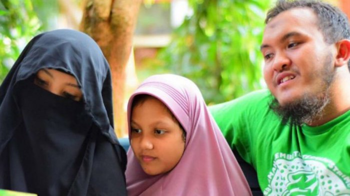 Aneh, Sudah Bercerai namun Lihatlah Postingan Caisar dan Indadari ...