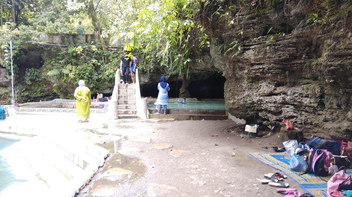 TRIBUNWIKI: Menikmati Air Panas di Dalam Gua di Cave And Hot Springs ...