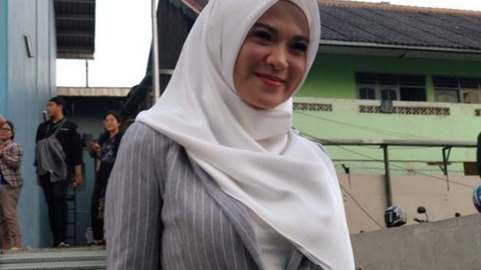 Penyanyi Della Septiani Mendadak Gugat Cerai Suami, padahal Selama Ini ...