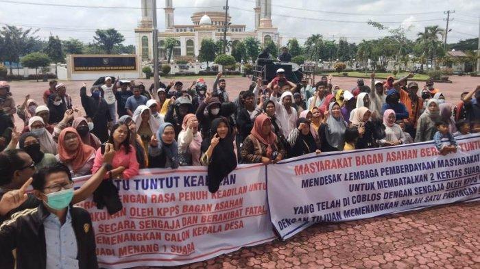 Selisih Satu Suara saat Pilkades, Masyarakat Bagan Asahan Demo Kantor Bupati - Tribun-medan.com
