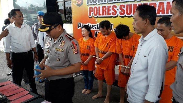 Wanita Bersuami Ajak Kekasih Brondong Bunuh Selingkuhannya, Polisi: Sudah Lebih dari Cinta ...