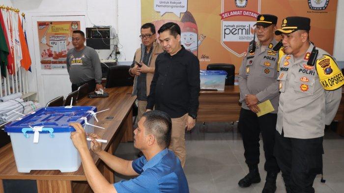 Kapolres Siantar Pastikan Pengawalan Logistik Hasil Rekapitulasi Pilkada Gubsu dan Wagubsu Aman ...