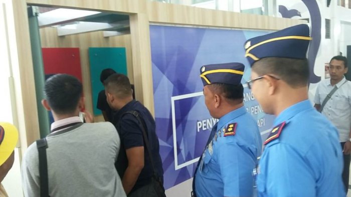 Avsec KNIA Sosialisasi Ruang Penyerahan dan Pengambilan Senpi - Tribun ...