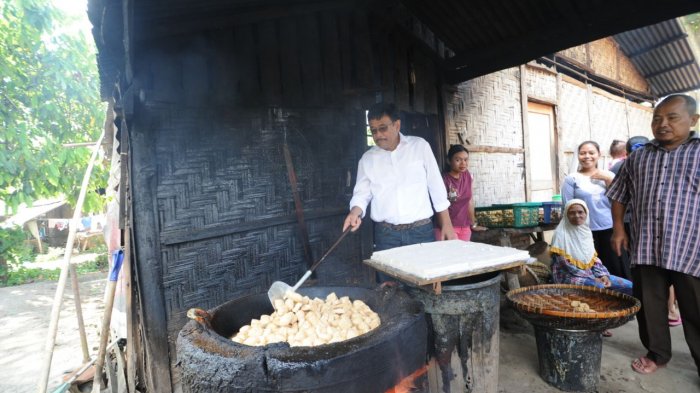 Berkunjung ke Gunung Maligas, Djarot Menggoreng Tahu, Mengenang Masa ...