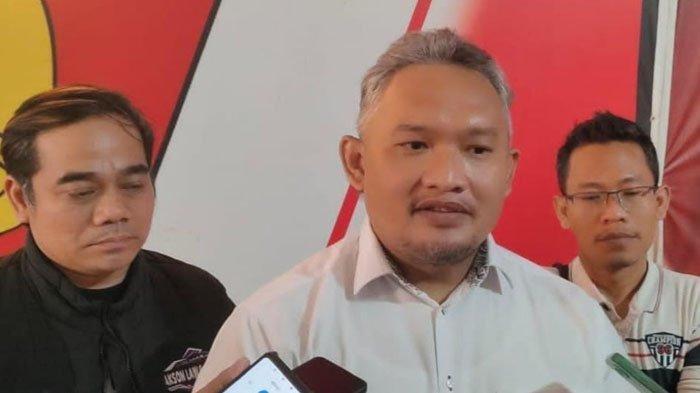 Maju Pilkada Kediri, dr Ari Purnomo Diantar Kiai dan Relawan ke Kantor ...