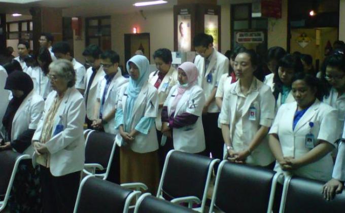 Dokter Doa Bersama, Pasien RS dr Soetomo Marah-marah - Tribun-medan.com