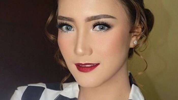 Dinyinyir saat Pamer Foto Prewedding, Erica Putri Berikan Balasan ...