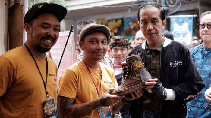 Sepatu yang Lahir dari Perseteruan Kampret dan Cebong Dibeli Presiden ...