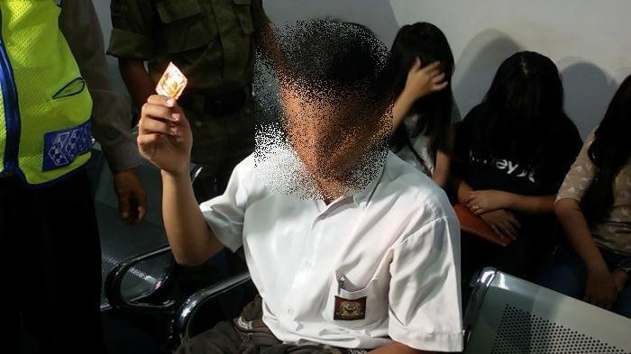 Astaga, Polisi Temukan Kondom hingga 'Tisu Magic' saat Menggeledah Pelajar, Untuk Apa Itu ...