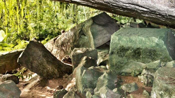 Bongkahan Batu Ragam Warna di Goa Batu Gong Membentuk Lorong - Tribun ...