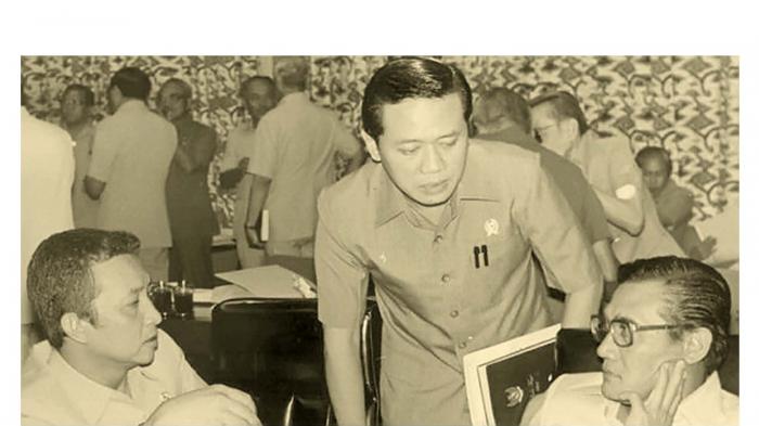 Teka Teki untuk Harmoko - Tribun-medan.com