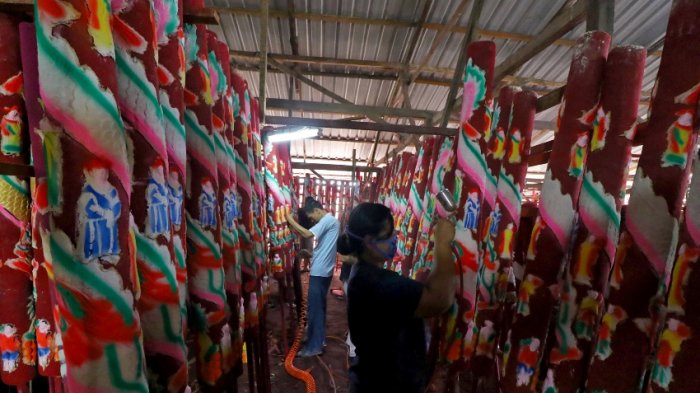 Melihat Proses Pembuatan Dupa, Ukuran Besar Dibandrol hingga Rp 230 ...