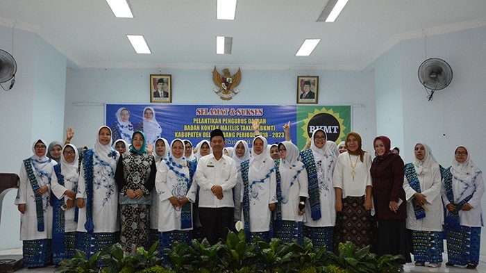 Hj Poniah Dilantik Sebagai Ketua Badan Kontak Majelis Taklim ... Hj Poniah Dilantik Sebagai Ketua Badan Kontak Majelis Taklim ...