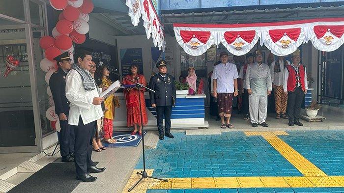 Dibawah Rintik Hujan, Imigrasi Polonia Melaksanakan Upacara HUT RI ke ...