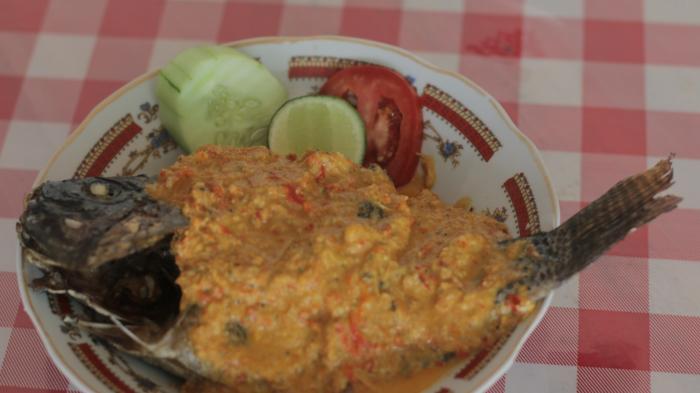 Restoran Kampung Batak Unggulkan Olahan Ikan Tombur - Tribun-medan.com