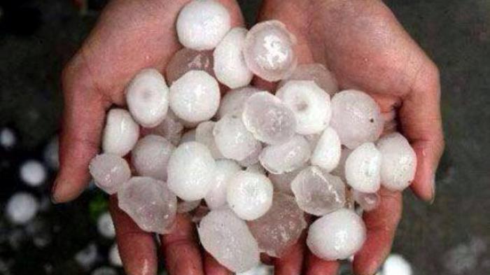 Hujan Batu Es Sebesar Kerikil Landa Desa Tembung - Tribun-medan.com