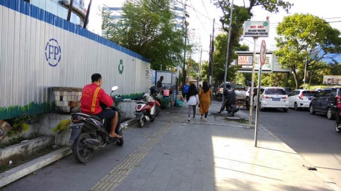 Tercebur ke Parit, Penyandang Tunanetra Ini Mengeluhkan Akses Kota ...