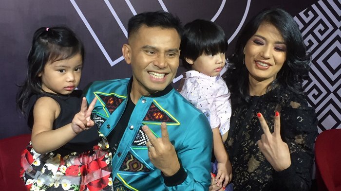 Judika dan Duma Riris Buktikan Kecintaannya Pada Motif Batik Khas ...