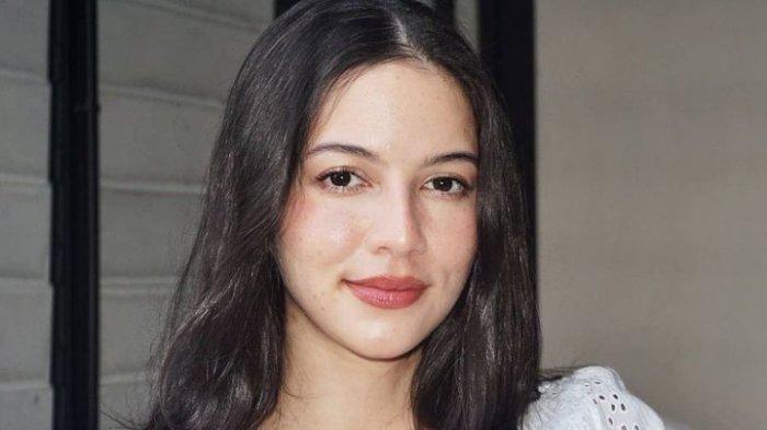 Sosok Juria Hartmans, Model Seksi nan Cantik Asal Inggris, Pernah Dikabarkan Dekat Gading Marten ...