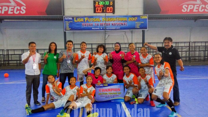 SELAMAT! Tim Futsal Putri Kantin FIK Unimed FC Juara Futsal di Padang ...