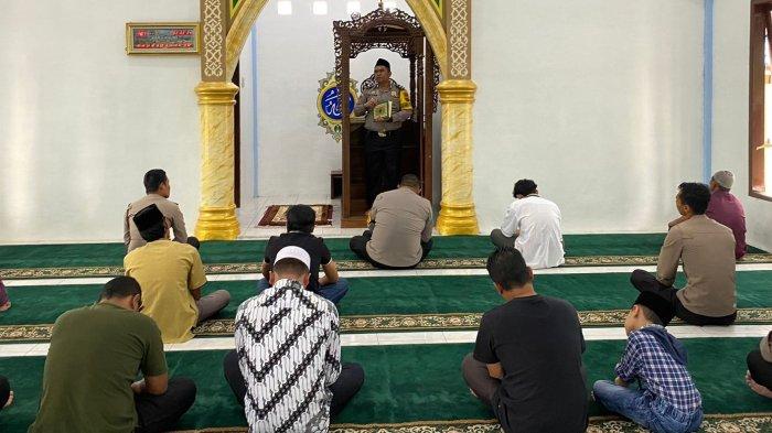 Melalui Sarana Jum'at Curhat Kapolres Humbahas Tampung Keluhan Warga - Tribun-medan.com