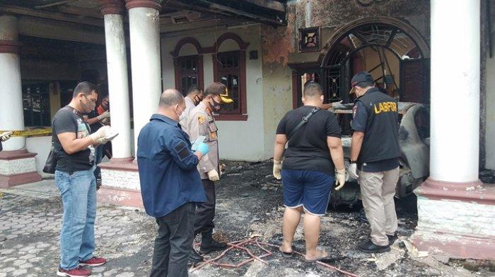 Tim Labfor Polda Sumut Turun ke Rumah David Purba yang Diduga Dibakar ...