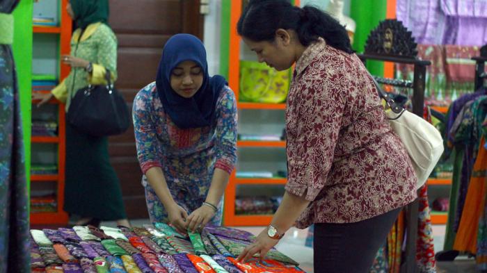 Batik Motif Khas Cirebon di Batik Trusmi - Tribun-medan.com