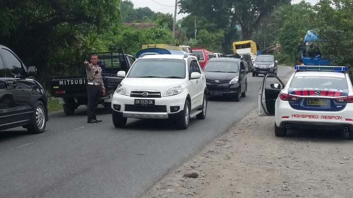 Truk Roda 8 Dilarang Beroperasi Selama Libur Akhir Pekan - Tribun-medan.com