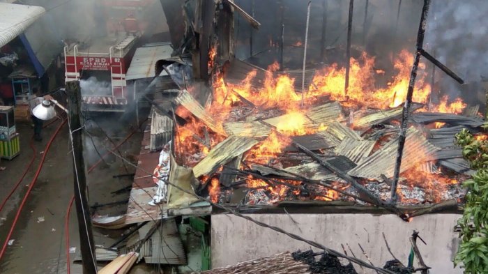 Warung Kelontong Terbakar, Pemilik Alami Luka Bakar Serius - Tribun-medan.com