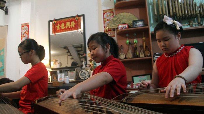 FOTO-FOTO KOMUNITAS PEMUSIK KECAPI (GUZHENG), LESTARIKAN ALAT MUSIK ...