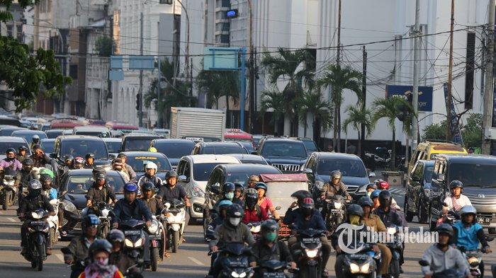 FOTO-FOTO Kemacetan Arus Lalu Lintas di Jalan Balai Kota Medan - Tribun ...