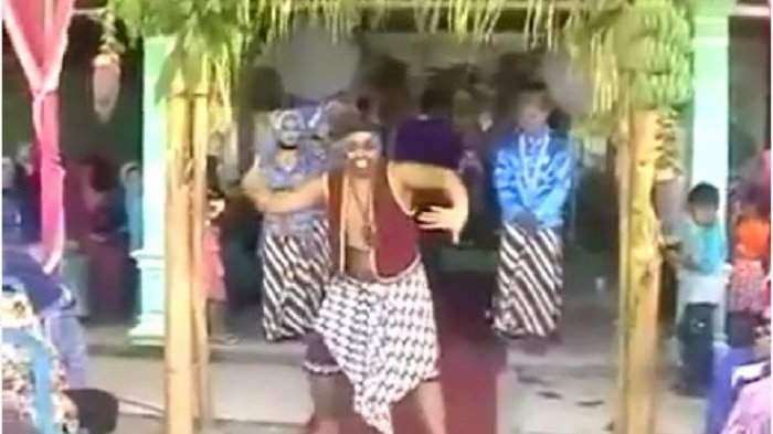Dikira Akting, Wayang Orang Ini Ternyata Terkapar Kesetrum saat Menari ...
