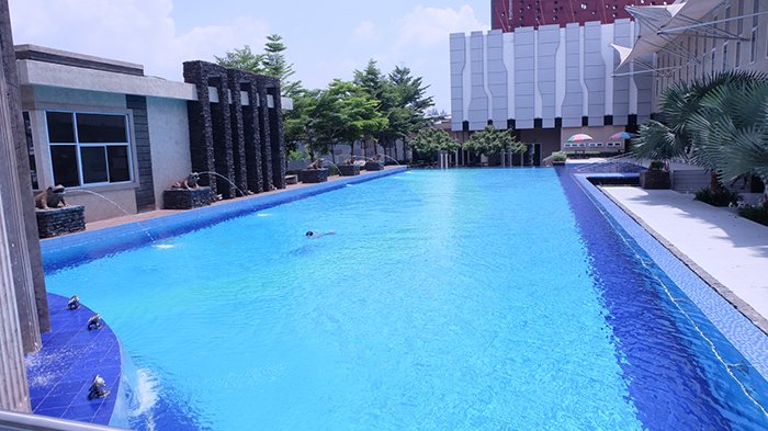 Berenang yang Nyaman dan Asri di Mutiara Palace Club House - Tribun ...