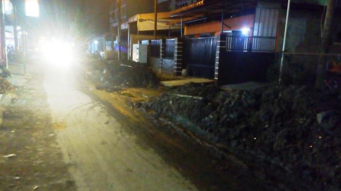 Galian Parit di Puri Resahkan Warga Hingga Malam - Tribun-medan.com