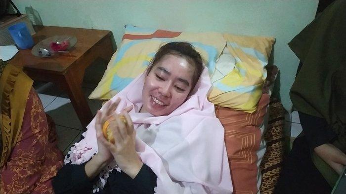 Senyum Mengembang Susan, Guru Lumpuh Usai Divaksin: Kalau Sudah Bisa ...