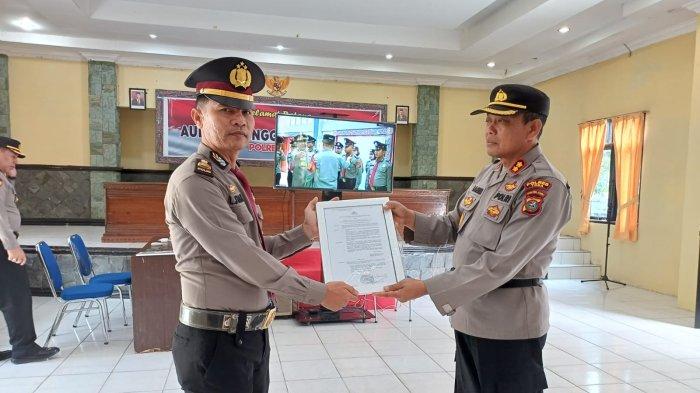 Iptu Libertius Siahaan Resmi Jabat Kasat PAM Obvit Polres Toba - Tribun ...