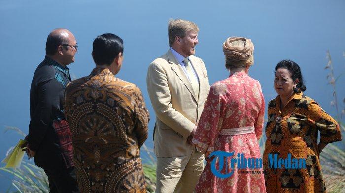 Bangganya Menteri Luhut Pandjaitan Didampingi Istrinya Menerima ...