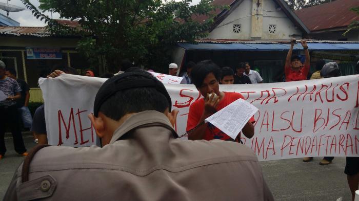 Lasser Demo KPU Terkait Dugaan Ijazah Paslu Hulman - Tribun-medan.com