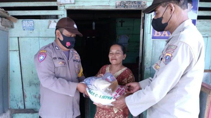 Peduli Masyarakat Membutuhkan, Polres Tapteng Polsek Manduamas Berikan Bantuan Sosial Sembako ...