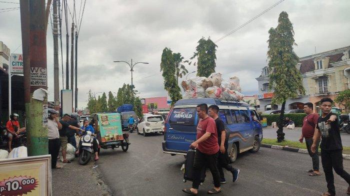 Libur Natal dan Tahun Baru 2024, Loket Bus di Medan Dipenuhi Penumpang ...
