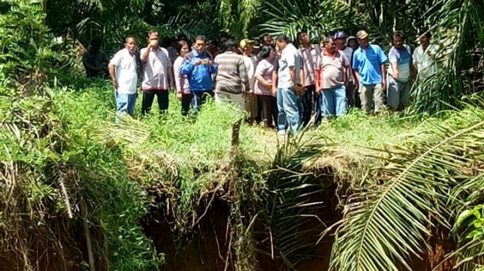 Hujan Deras, Nagori Raja Maligas Longsor - Tribun-medan.com