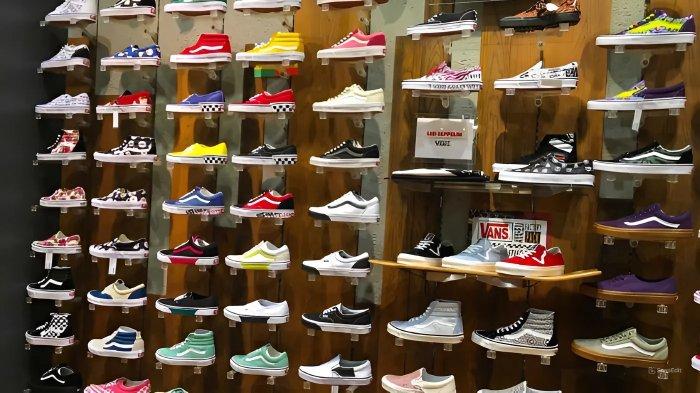 7 Sepatu Paling Hits di Tahun 2024 yang Banyak Digandrungi Anak Muda ...